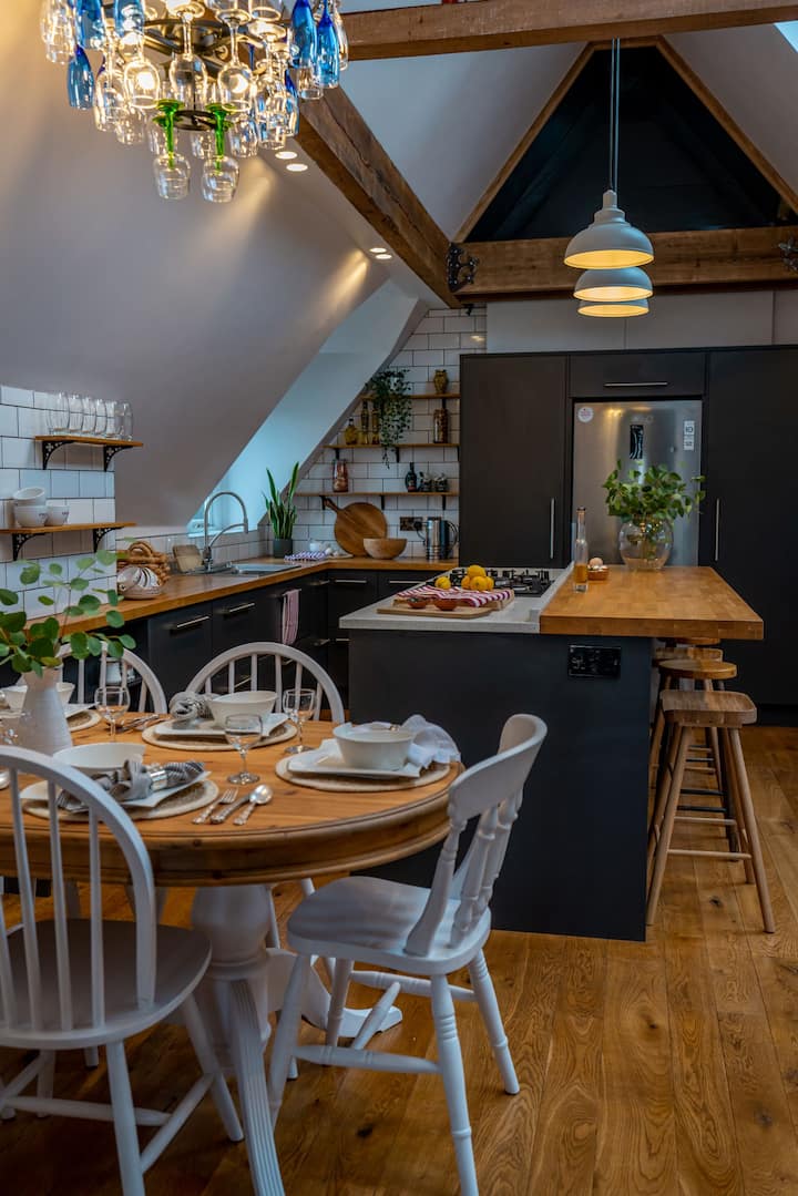 Dog Friendly, Quirky Apartment & 3 Acres Of Garden - Leek