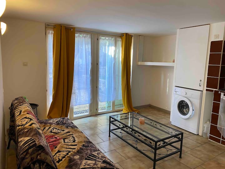 Cosy Provencal Village Flat - Brignoles
