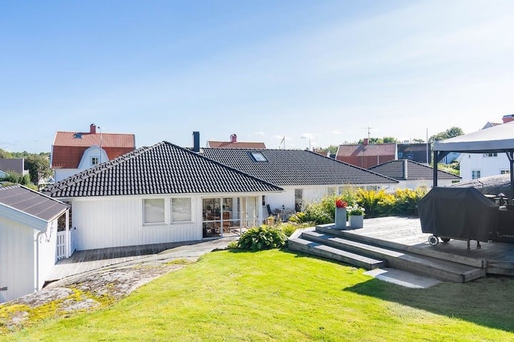 Praktfull Fritidseiendom I Grebbestad Sentrum - Grebbestad