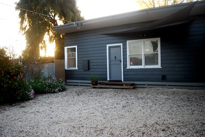Seaford Retro Beach Cottage - Frankston