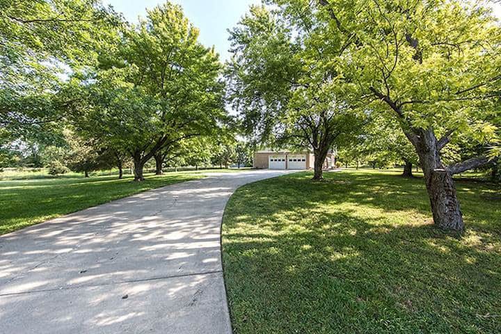 Country  Apartment.  Multiple Day Discount! - Derby, KS
