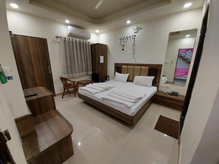 Oyo 14593 Smart Rooms By Shree Vatika - 波帕爾