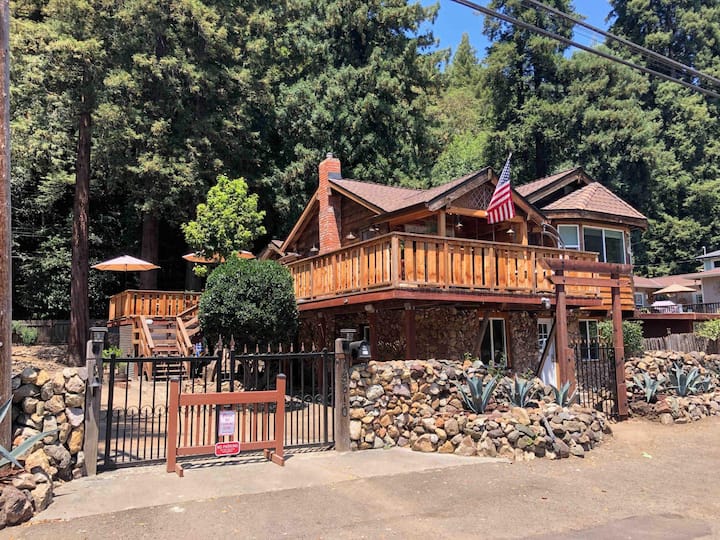 Redwood Retreat - Hot Tub • 4br Near Russian River - Monte Río, CA