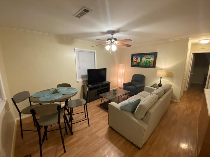 2 Room Apartment By Campus. Centrally Located. - Fayetteville, AR