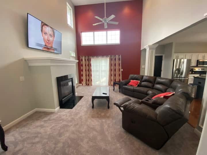 Available Master Room Ensuite - 15 Min Walk To Ccf - Cleveland, OH