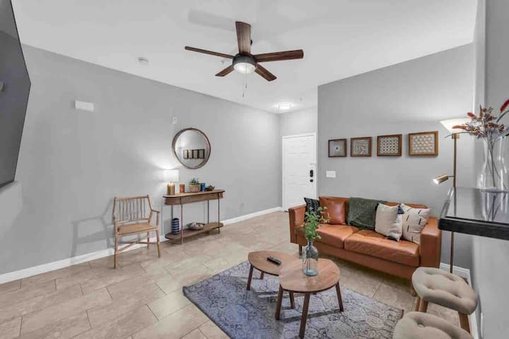 Haus 215 * Near Strip * 1st Floor Condo - Las Vegas, NV