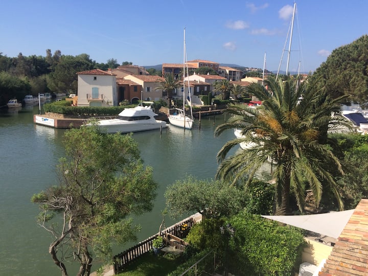 Port Grimaud Vue Sur Les Canaux - Grimaud