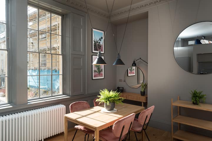 Deluxe Mezzanine Apartment - Upper Floor - No Lift - Bath