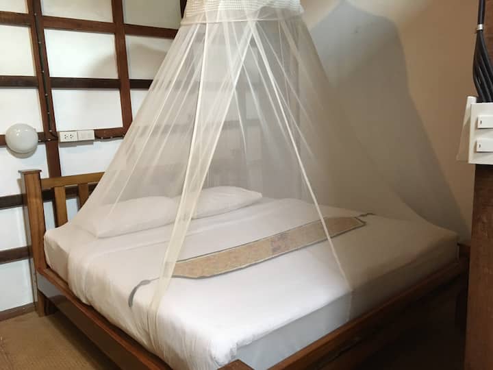 The Old Times Lanta-lady In Red Room - 閣蘭大縣