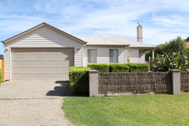Stylish And Comfortable St Andrews Beach Home. - Cape Schanck