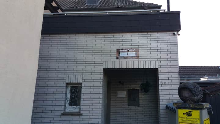 Haus Alica. Triple-apartment Für 24 Personen - Köln