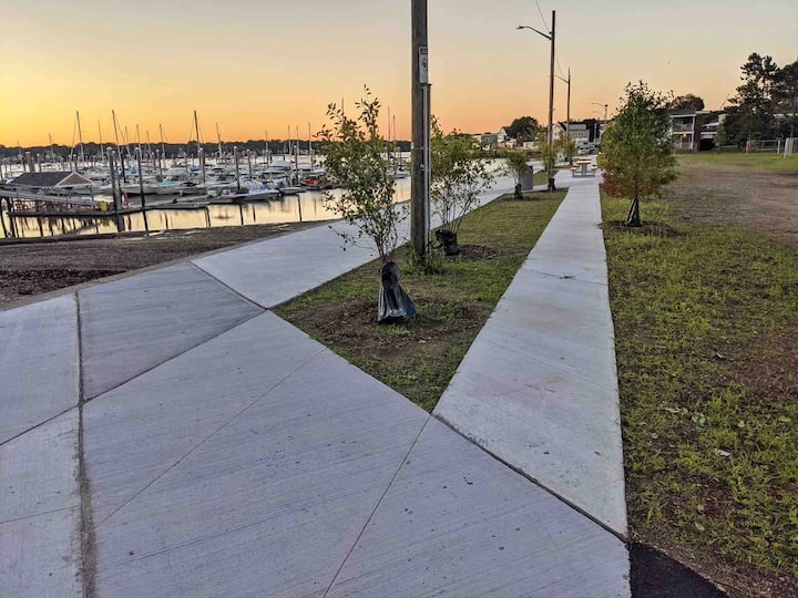 Luxury Harbor View Salem Condo - Walk Downtown - Salem, MA