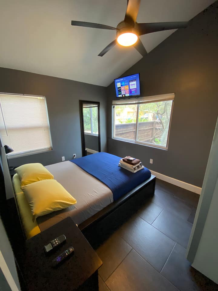 Fantastic Location In Wilton Manors - Wilton Manors, FL