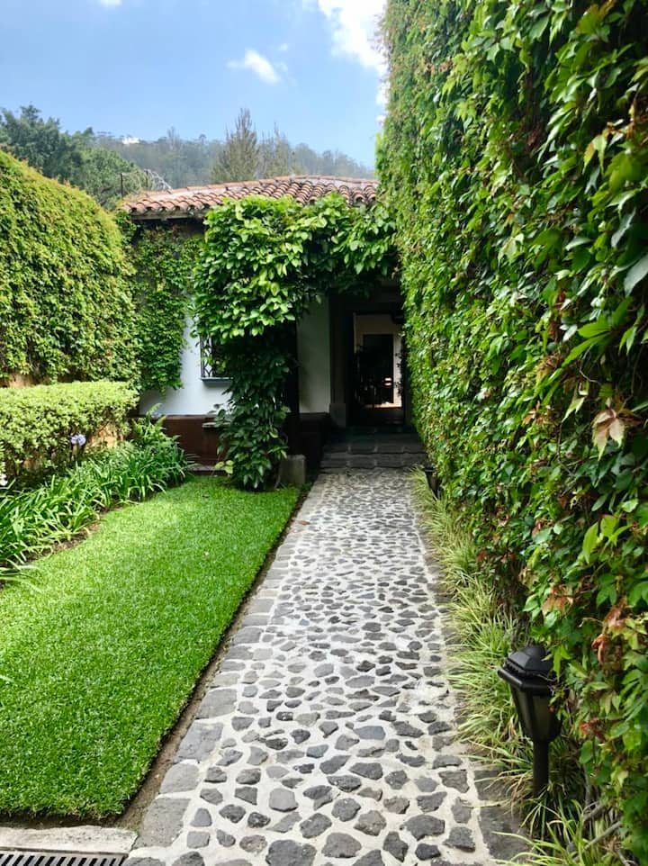 Colonial House | Candelaria Ruins | Cozy Home - Antigua Guatemala