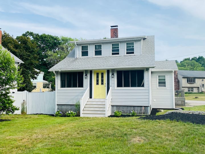 Cheerful, Sunny Home 1/2 Mile To Long Sands Beach! - York