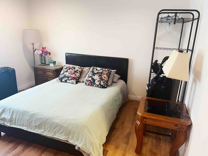 Cozy Condo In Best Location Santa Monica With Pkg - Santa Monica, CA