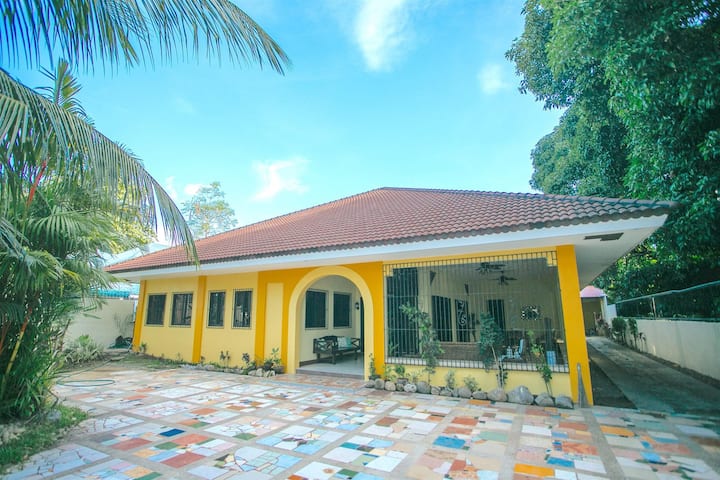 Casa Christine - Spacious 9 Bedroom Home - Dumaguete