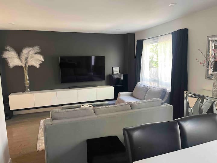 * Private Home In The Gta* *Free Parking* - Caledon