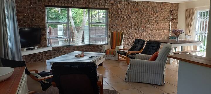 Dollery House. Self Catering Accommodation. - Port Alfred