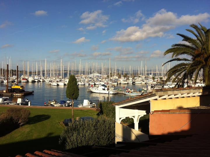 Charmant T3 Avec Grande Terrasse Vue Port/mer - Île de Porquerolles