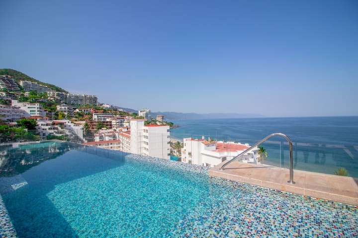 Ocean View Condo In Zona Romantica, Rooftop Pool, Steps To The Beach - Puerto Vallarta