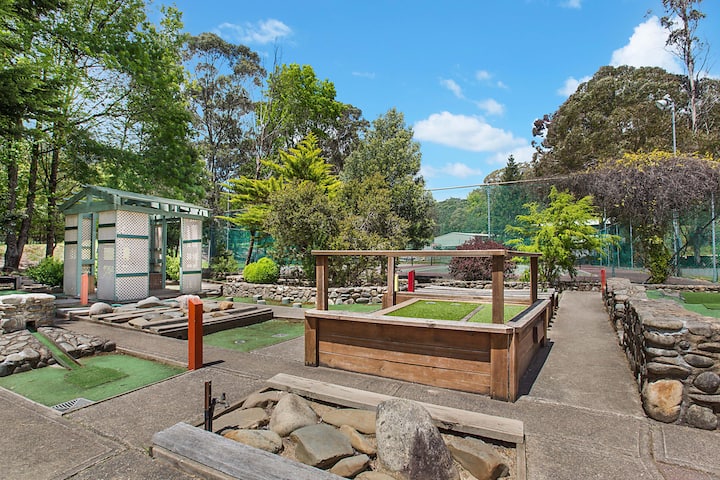 Mons Lodge At Feathertop Chalet Sleeps Up To 96 - Mount Hotham