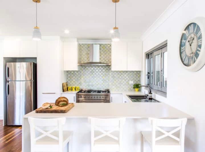 South Coast Retreat - Pet Friendly Plus Hot Tub - Hyams Beach