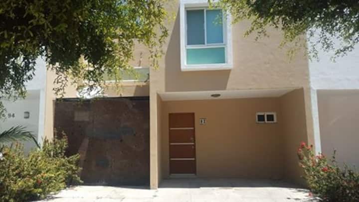 Casa Moderna D 3 Recamaras Con Aire Acondicionado - Manzanillo