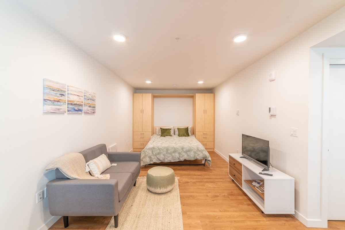 Tranquil Studio with City Views Seattle - Condominiums for Rent in ...