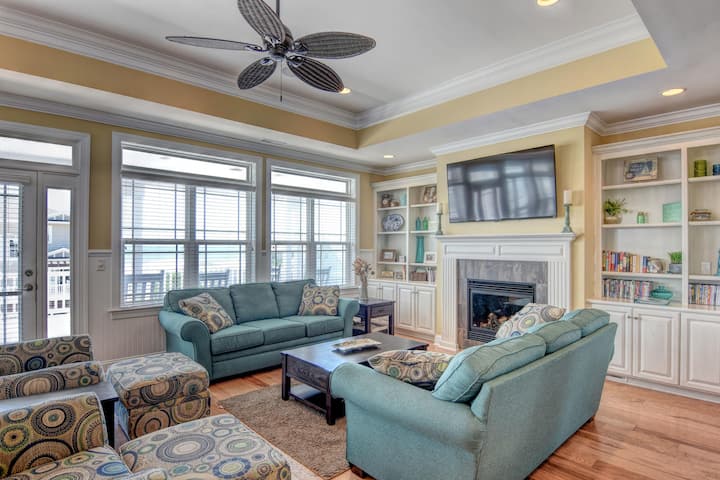 Luxury Oceanview 5br/ 5.5 Bath, 2 Masters, Elevator, Huge Pool - North Carolina
