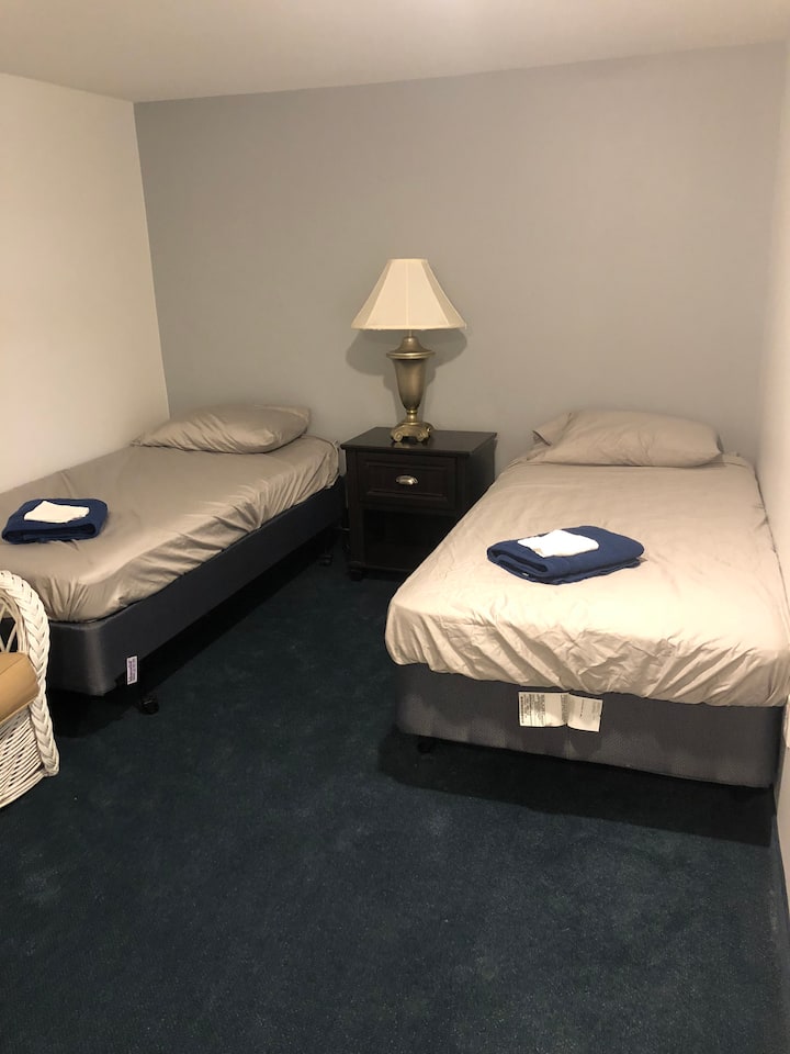 Chimney Rocks, Safe, Secure, Clean Affordable Stay - Altoona, PA