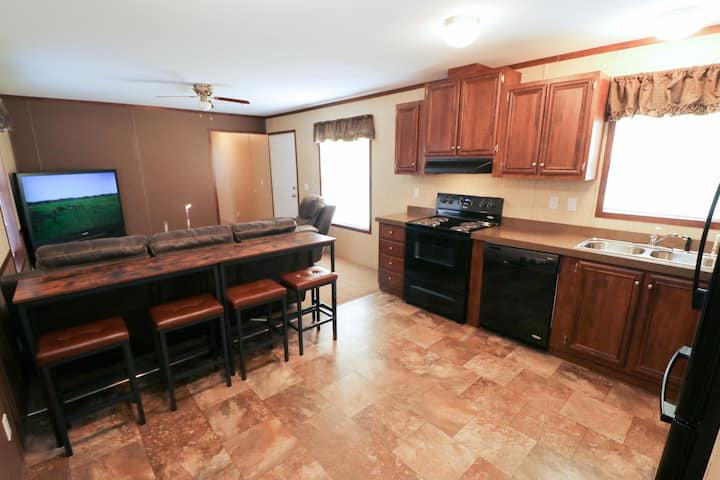 Comfortable Casper 3-bedroom 2-bath Great Location - Evansville, WY