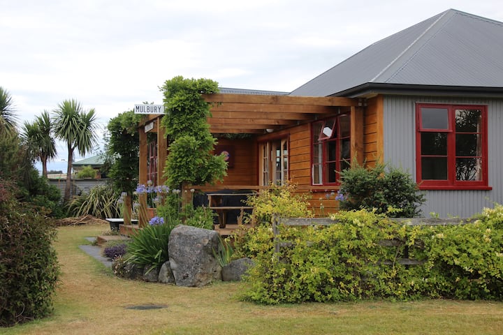 Our Batch With A View - Te Anau