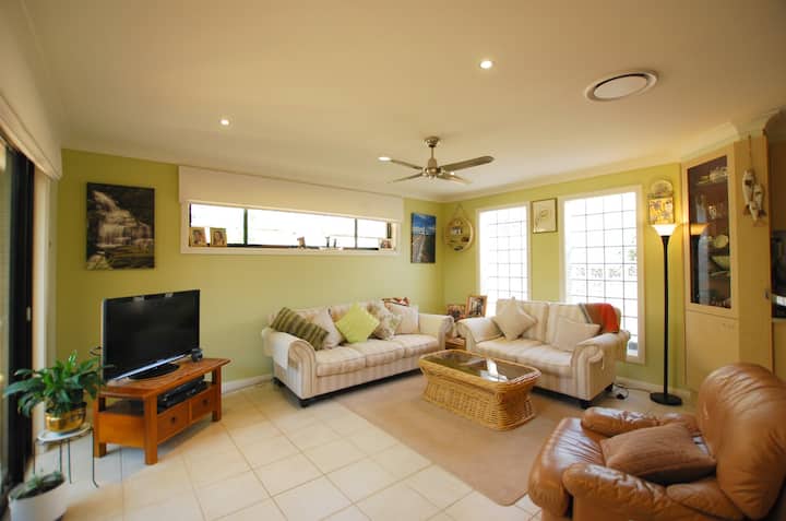 Coastal Getaway 2kms From Lovely Lighthouse Beach. - Port Macquarie