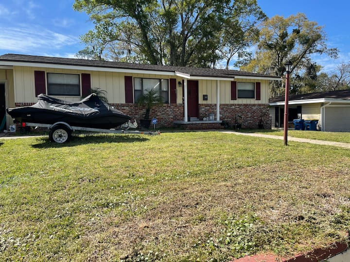 Centrally Located 6bed/2bath Home In Jax - Jacksonville, FL