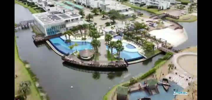 Luxuoso Loft Moderno Frente Lago Rossi Atlantida - Brezilya