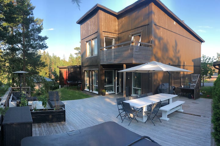 Modern Villa & Närhet Till Naturen - Huddinge