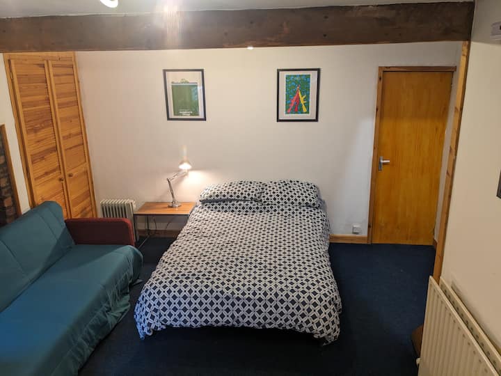 Basic, Comfortable, Private Room With Its Own Toilet. - Todmorden