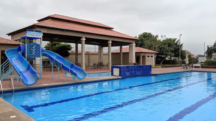 Comfortable Home In Private Gated Community - Los Rios