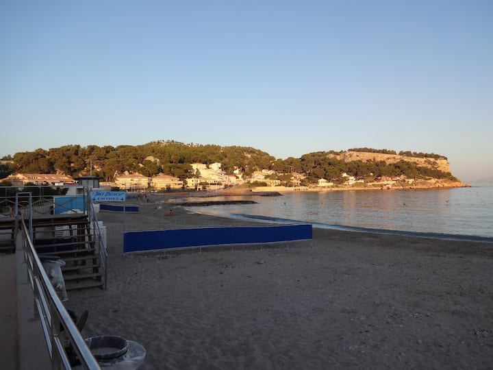 Les Cigales Sur La Plage, Le Bonheur Tranquille - Ensuès-la-Redonne