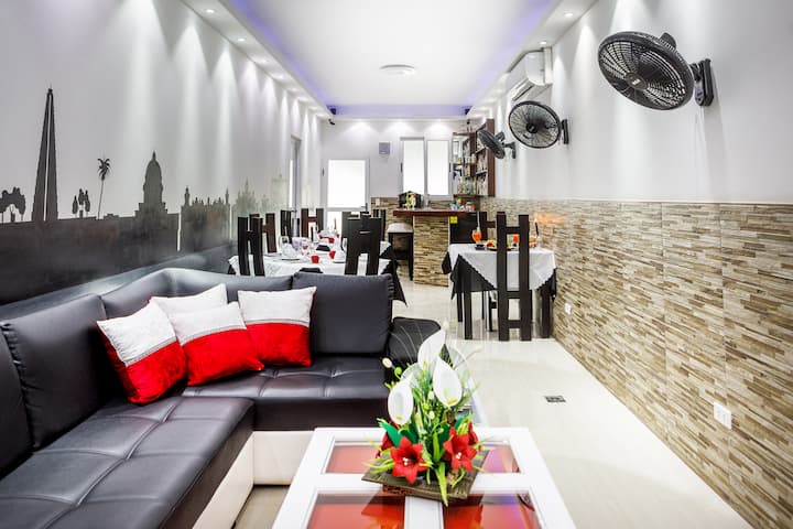 "Hostal Habana Boulevard" "Free Wifi", Room 2/8 - La Havane