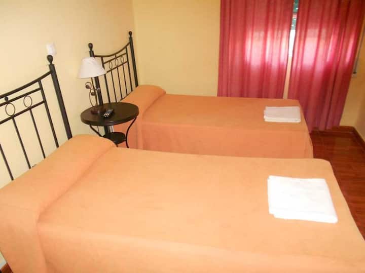 P.montilla - Doble 2 Camas Baño Privado. - Sevilla