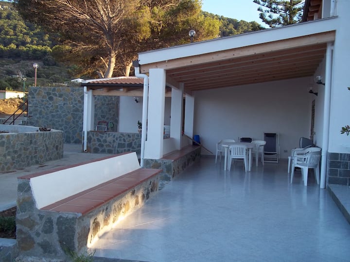 Ustica/tramontana Ibiscus - Ustica