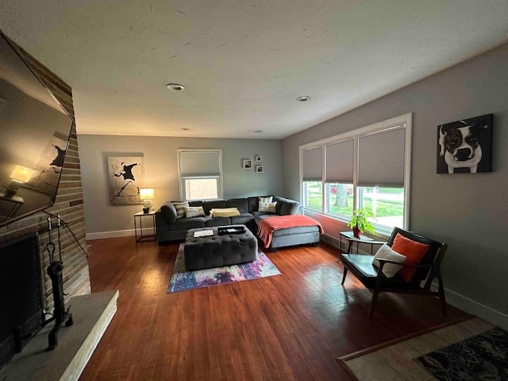 Pet Friendly Metroparks Home - Parma, OH