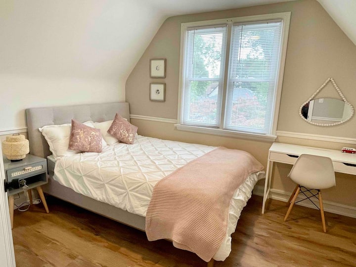 Modern Room In Downtown Brampton - Brampton