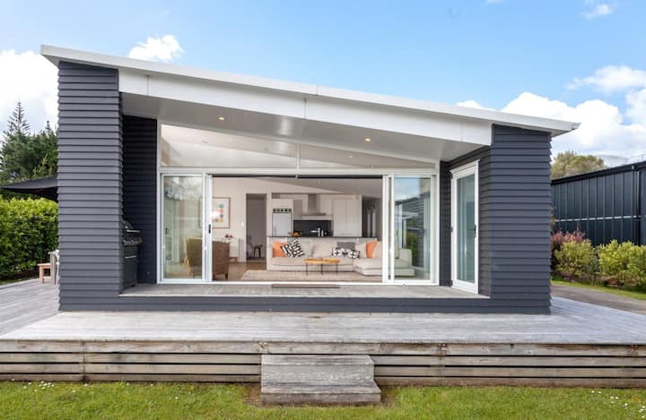 Amazing Whangapoua Bach,2 Mins Toes Hit Sand! Wifi - Coromandel