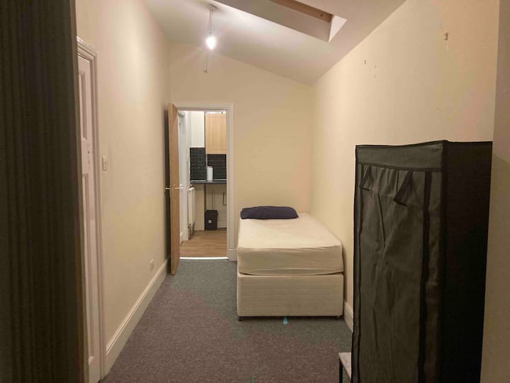 Room With Kitchen,toilet - Bristol