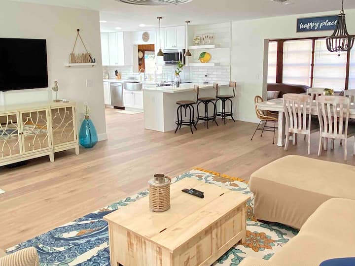 Beachdaze~sleeps 10~near Beach~spacious W/ 2 Kings - Boca Ratón, FL