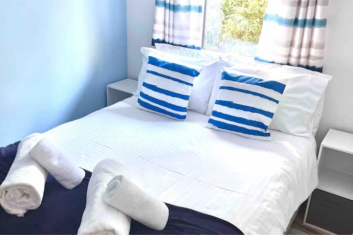 Ideally Placed Bungalow Sleeps 4 - St Ives