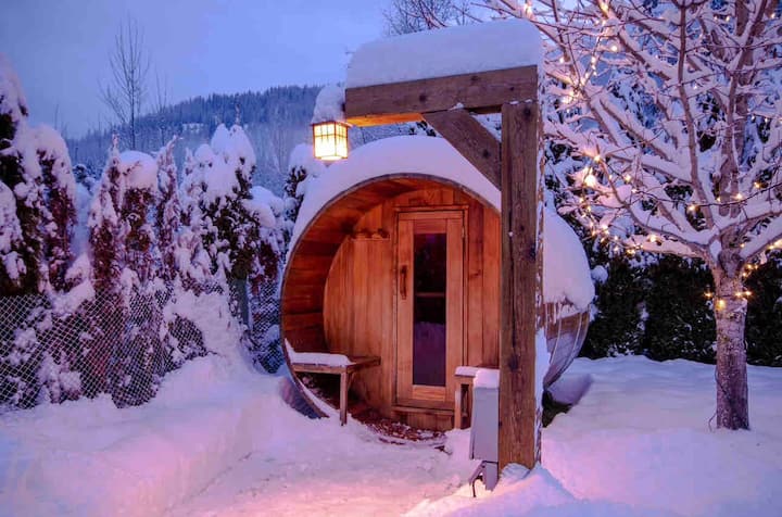 Powtown Lodge, Hot Tub, Sauna, Massage Chairs - Revelstoke